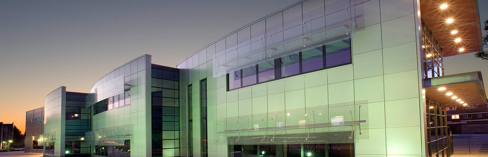 Fassaden- und Wandverkleidung & Dachsysteme von Trimo